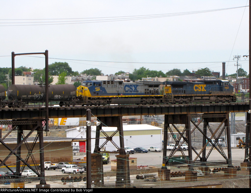 CSX 425 and 7922